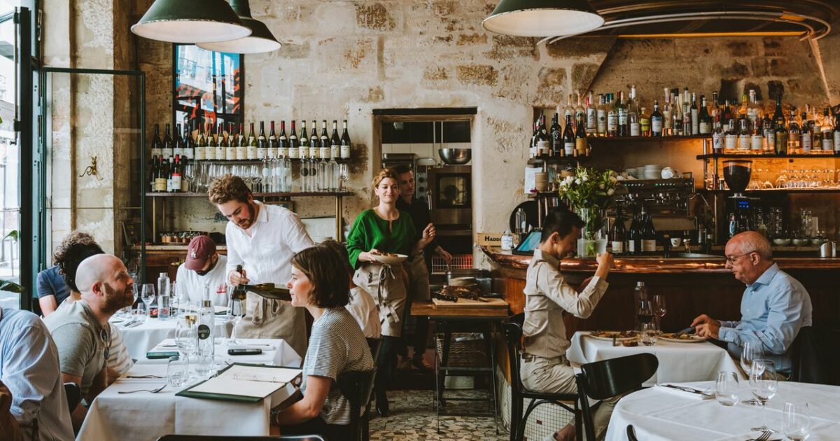 14 Restaurant KPIs to Track (and How to Calculate)