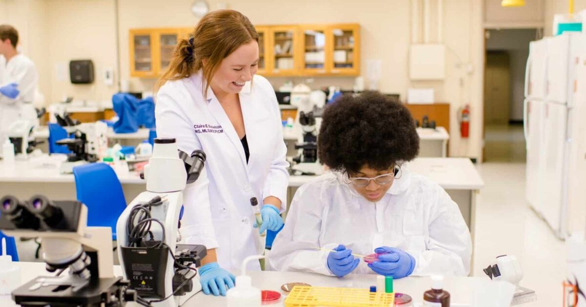 How to Prepare a SWOT for a Medical Laboratory - SharpSheets